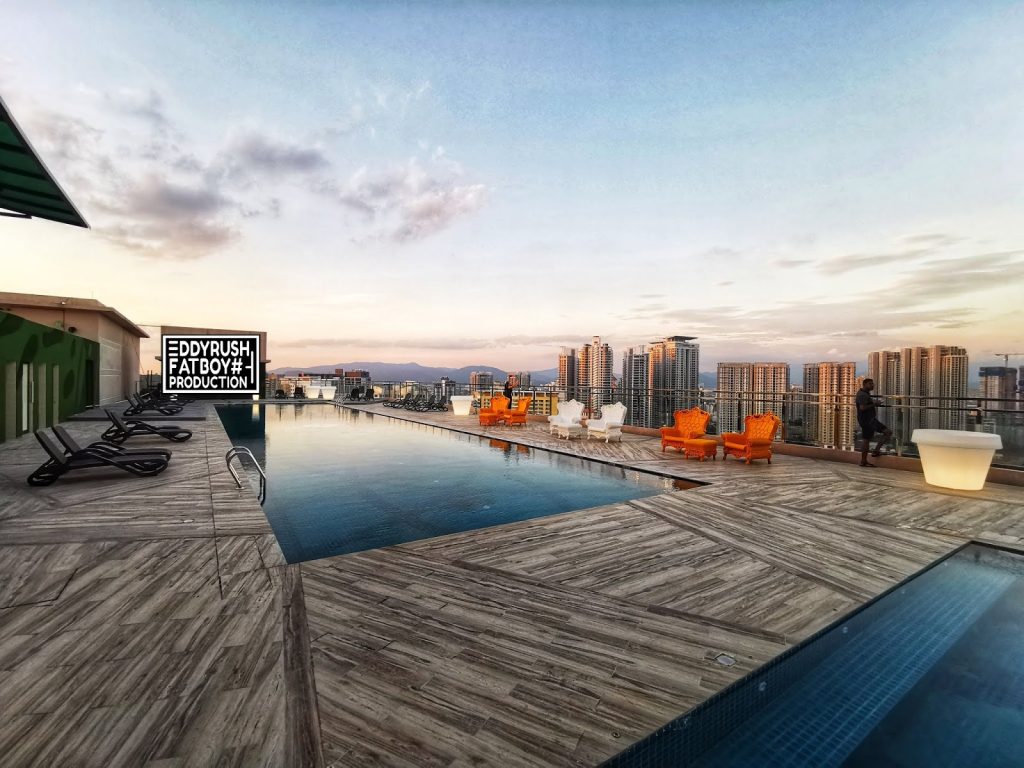 A restaurant with a view - Rotol Food-Chain